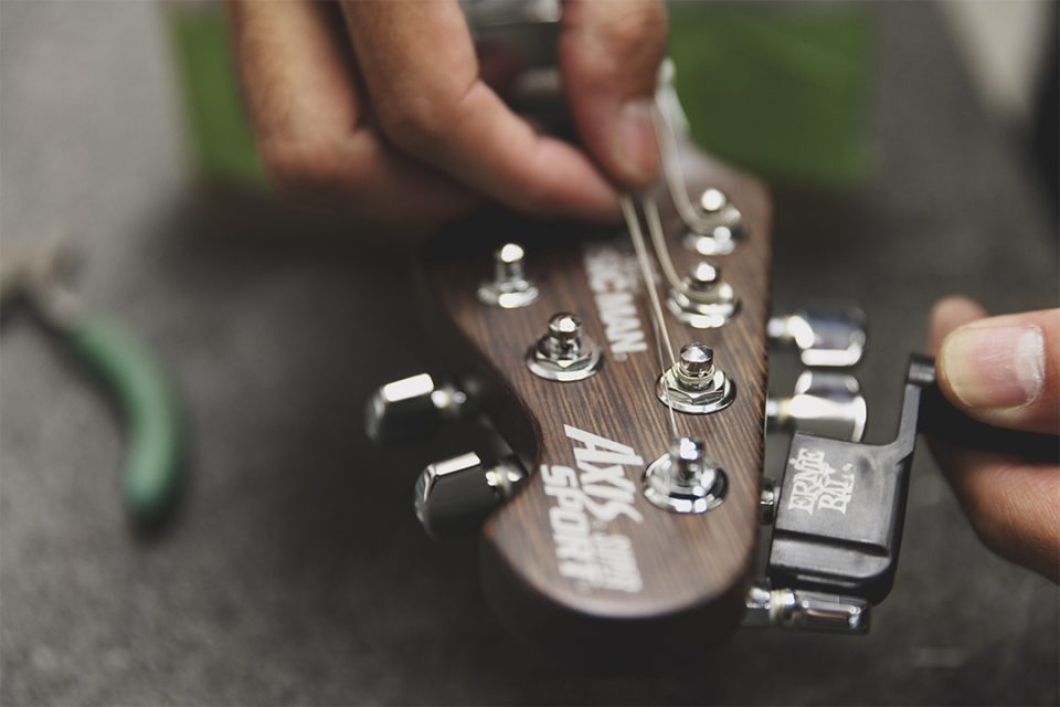 How To Avoid Breaking Guitar Strings – Ernie Ball Blog